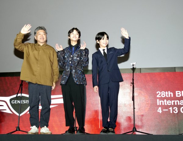 '괴물' 韓 관객과 첫 만남! '부국제' 무대인사&GV 성료[28th BIFF] : 네이트 연예