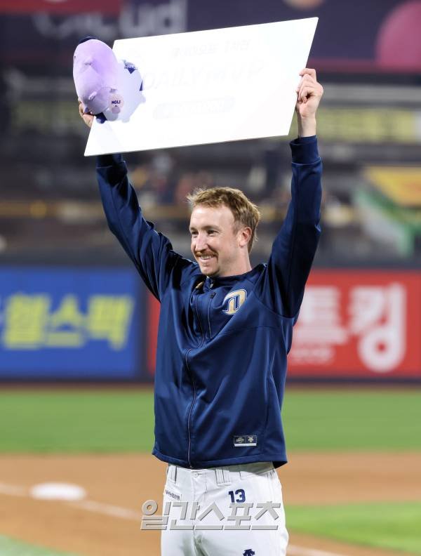 [PO 1] 'PO 신기록' 페디 "부상 부위 큰 걱정 없어…NC의 KS행 기대 중" : 네이트 스포츠