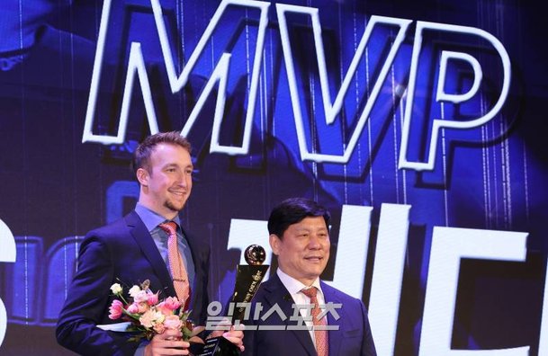 [포토]NC 페디, 2023 KBO리그 MVP선정 : 네이트 스포츠