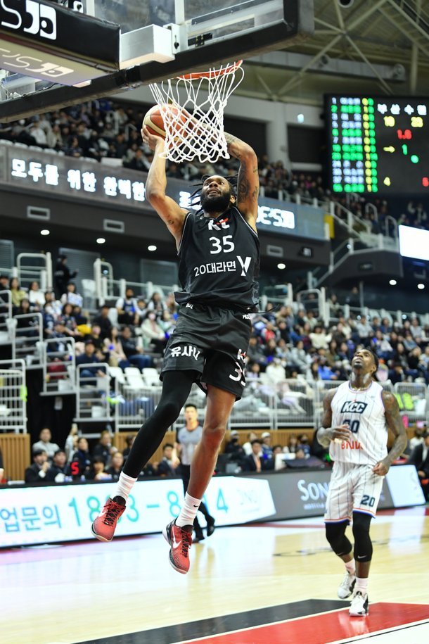 허훈 감동의 '마스크 투혼'…KT, KCC 꺾고 3연승·공동 3위 도약(종합) : 네이트 스포츠