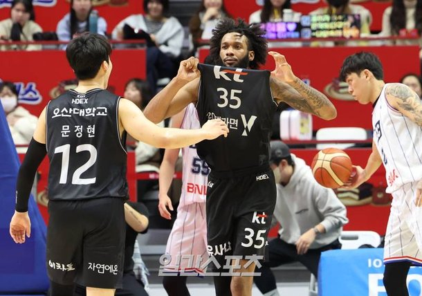 [IS 수원] '배스 44점+문정현 결승 득점' KT, KCC 격파하고 4연승 질주 : 네이트 스포츠