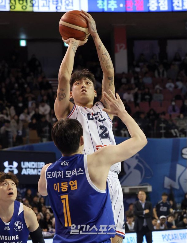 [IS 잠실] '최준용 3Q 16점 원맨쇼' KCC, 삼성 꺾고 연패 탈출 : 네이트 스포츠