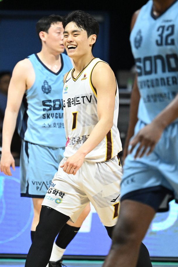 유기상 3점슛 5개 적중…6연승 달린 LG, KCC는 한국가스공사에 덜미(종합) : 네이트 스포츠
