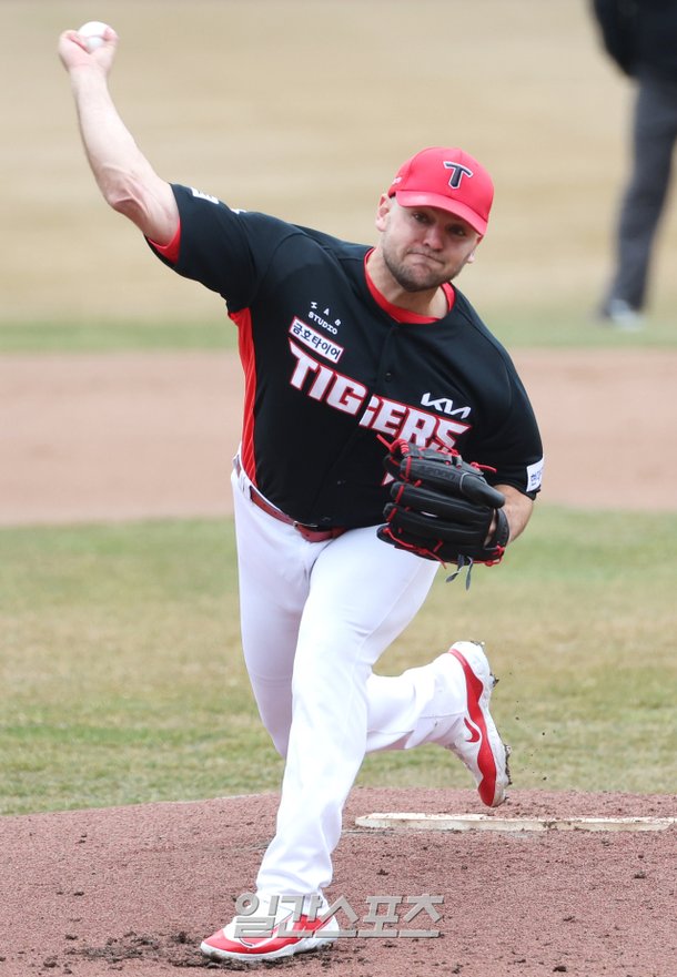 [해설위원 6인 설문] 3강 구도 LG·KIA·KT…'류현진 효과' 한화도 5강 후보 : 네이트 스포츠