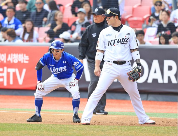 '어디다 던져야 할지' 체구도 작은데 발도 빠르다, 삼성의 1m63㎝ 테이블세터는 '신의 한 수'? : 네이트 스포츠