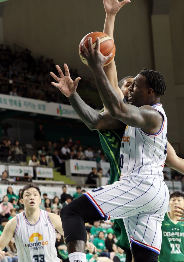 슈퍼팀 KCC, DB 95-83 격파…4강 기선제압→챔프전 진출 확률 '78.8%' : 네이트 스포츠