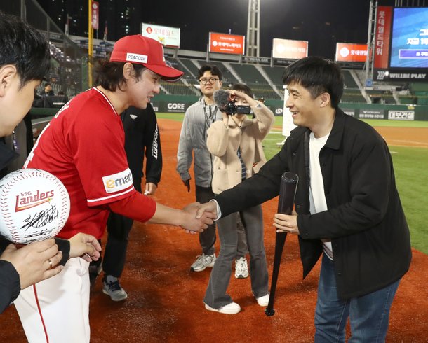 부산에서, SSG 레전드 홈런을, KIA팬이 잡았다…"꿈만 같은 일, 그래도 우승은 KIA가!" : 네이트 스포츠