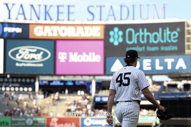 최고 156.9㎞/h '돌아온 에이스'…MLB 선발 1위 양키스 '날개' 달았다 : 네이트 스포츠