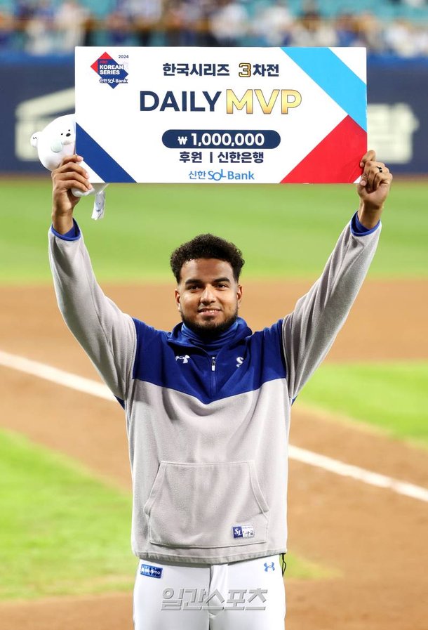 [포토]레예스, KS 3차전 MVP : 네이트 스포츠