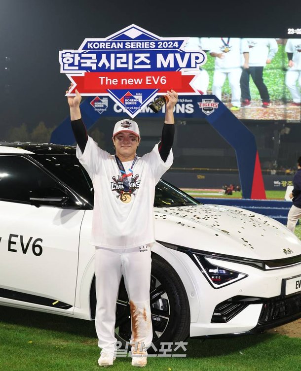 'MVP도 박빙' KIA 김선빈, '한 표 차이'로 KS MVP…김태군은 "친구가 받아서 기쁘다" [KS] : 네이트 스포츠