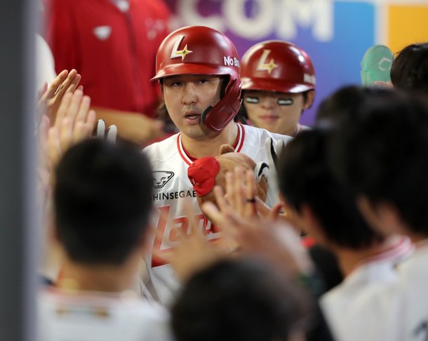 '비FA 다년계약 대신 FA로' 최정, SSG "대화 긍정적, 6일 계약 확정 목표" : 네이트 스포츠