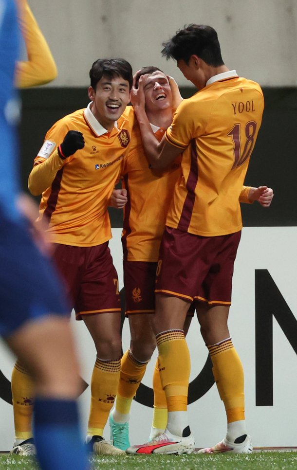 '아사니 또 결승골' 이정효의 광주, 상하이 선화에 1-0 승리…ACLE 2위 수성·16강 청신호 : 네이트 스포츠