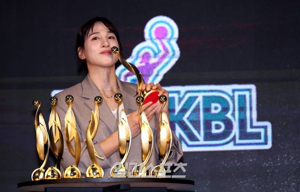 [포토]우리은행 김단비, MVP에 8관왕 등극 WKBL 최고의 별! : 네이트 스포츠