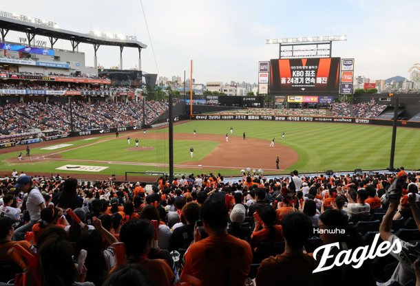 '뜨거운 인기' KBO리그 역대 최소 600만 관중 달성, 68경기 앞당겼다 : 네이트 스포츠