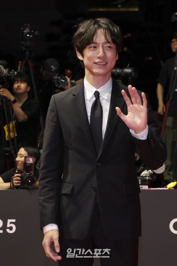 [30th BIFF] '양다리 논란' 사카구치 켄타로, 결국 부산 찾았다 : 네이트 연예