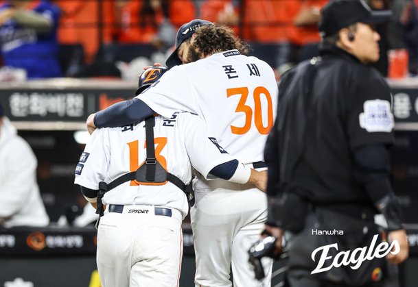 KS 등판 밀린 폰세 "LG가 유리해? 우리 선발 투수들 믿는다" [PO5 스타] : 네이트 스포츠