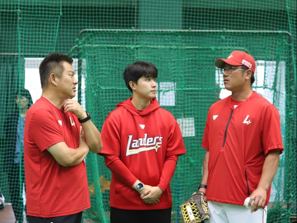 "소소소!(そうそうそう)" SSG 가고시마 캠프에 NPB 403홈런 '전설'이 떴다 : 네이트 스포츠