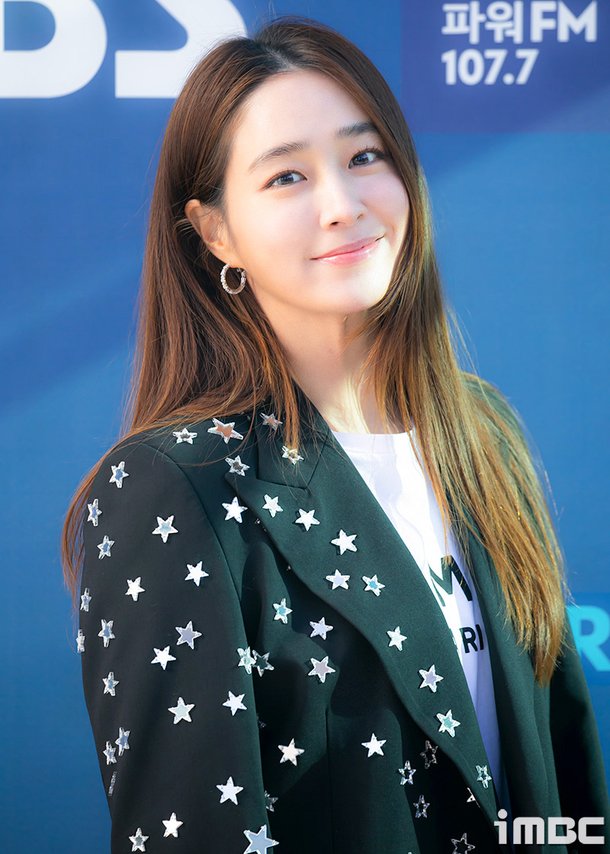 [포토] 이민정, 토끼 눈빛 : 네이트 뉴스