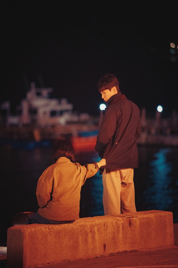 한지민, 금방이라도 울 것 같은 표정…이민기 붙잡은 애틋한 손길 (힙하게) : 네이트 연예