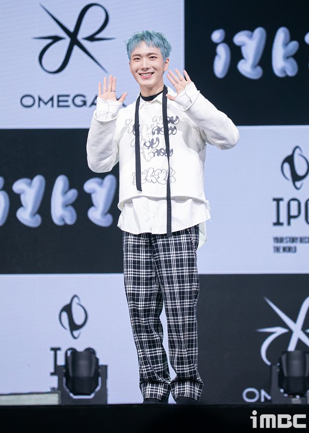 [포토] 오메가엑스 KEVIN, 강렬 귀여움 : 네이트 뉴스