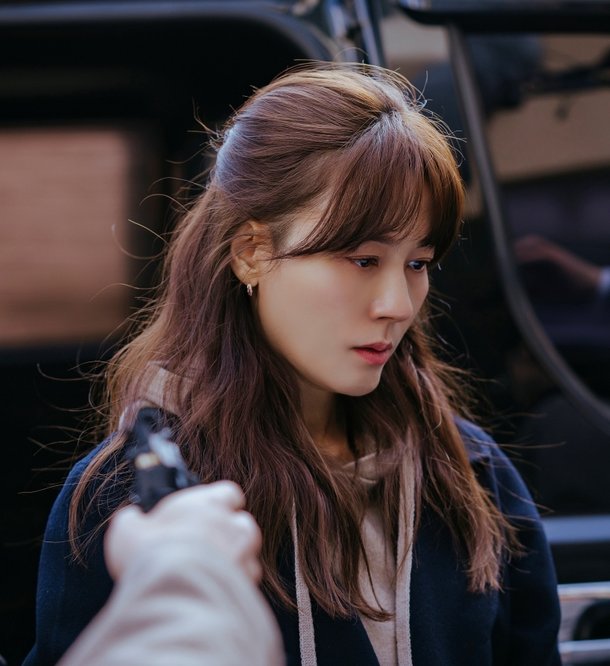 '멱살 한번 잡힙시다' 김하늘, 취재진에 둘러싸였다…결국 들통난 거짓말 : 네이트 연예