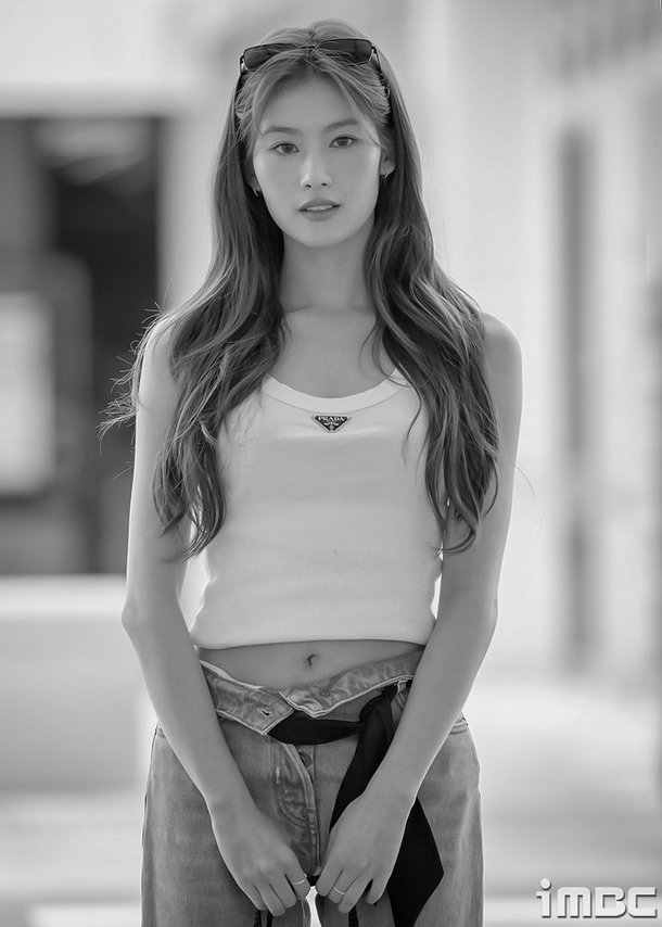 [움짤] 트와이스 사나, '여름 낙낙?' LIKEY 공항패션 : 네이트 뉴스