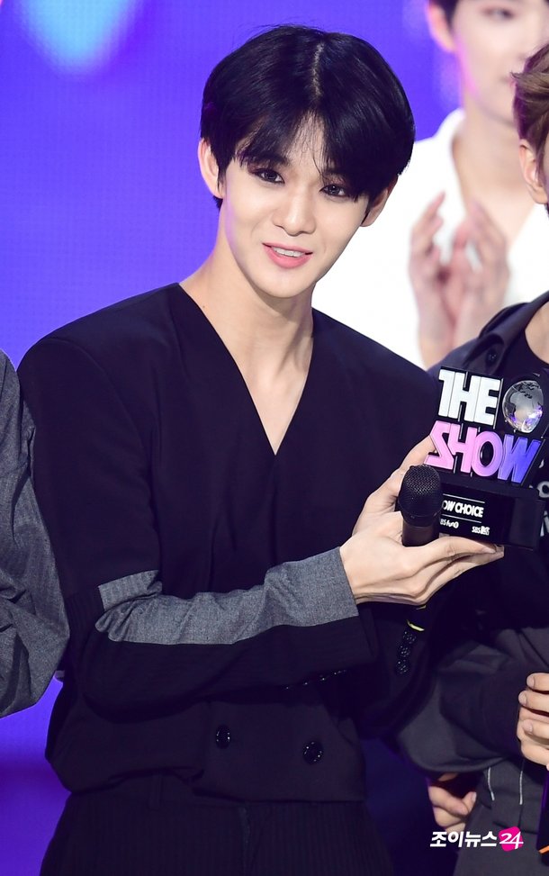 [조이HD]CIX 배진영, 재데뷔 후 첫 1위! : 네이트 연예