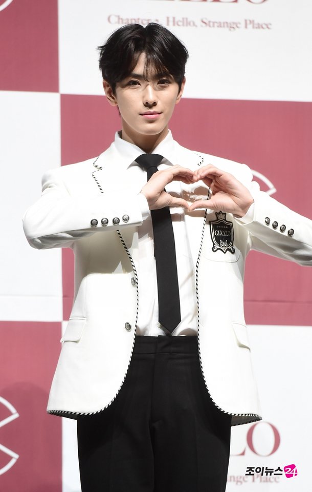 [조이HD]CIX 용희, '교복 잘 어울리죠?' : 네이트 연예