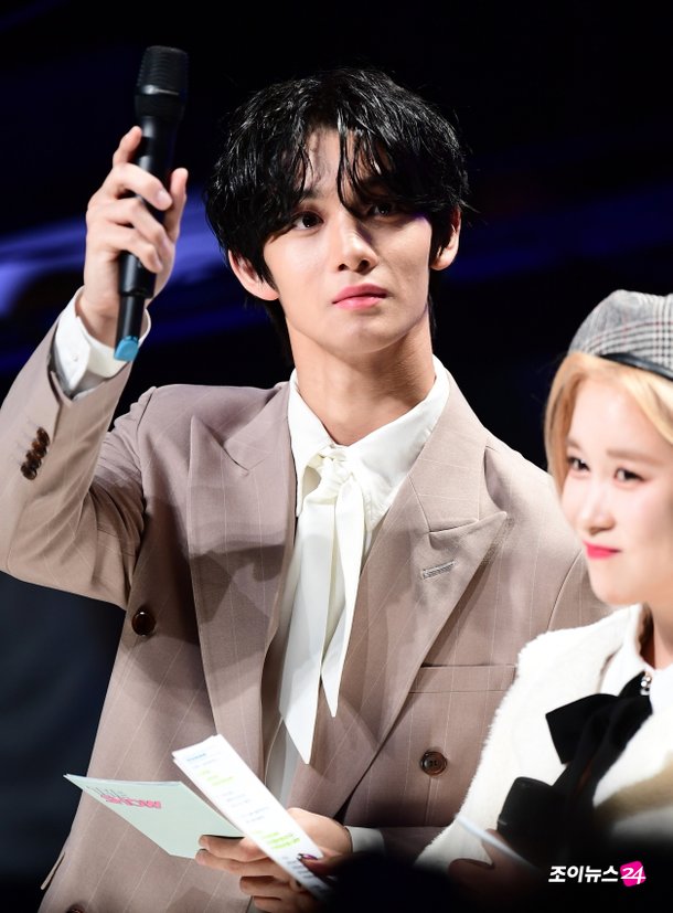 [조이HD]CIX 배진영, 멀리 있는 팬들도 챙기는 스윗가이~ : 네이트 연예