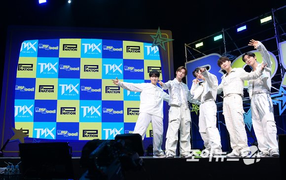 [포토]더뉴식스(TNX), 브라운관에서 나온 Y2K 아이돌 : 네이트 연예