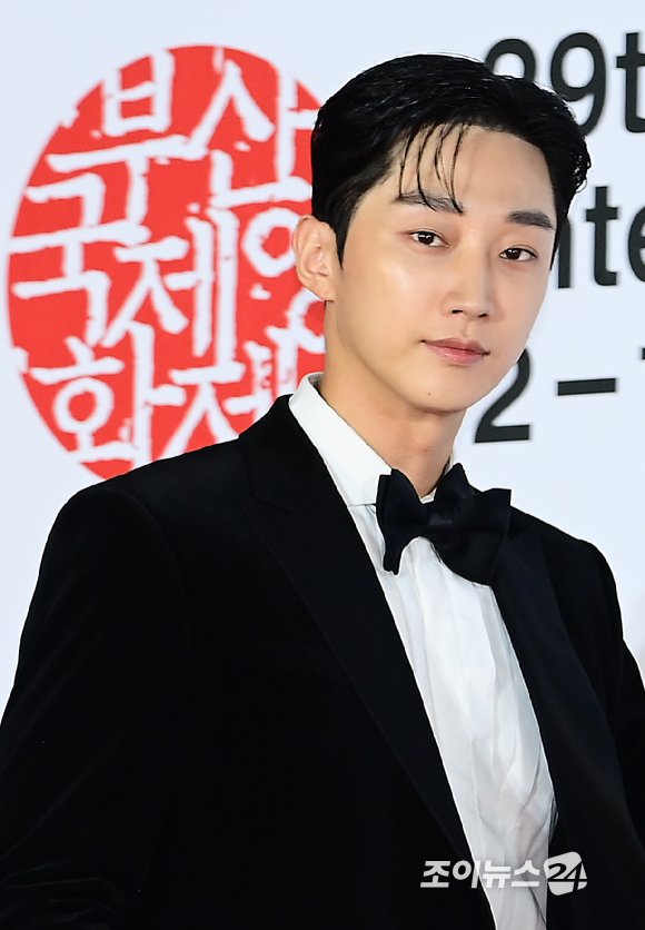 [포토]'29th BIFF' 진영, 심쿵 눈빛 | 아이돌24시 : 네이트 연예