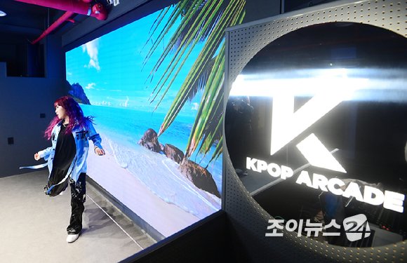 [포토] 크리에이터 춤추는나율, 케이팝 댄스 챌린지 멋지게! : 네이트 연예