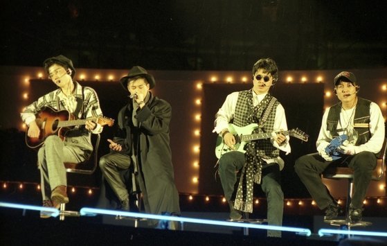 데뷔 30주년 015B "옆방서 '월간윤종신' 나와…새로운 길 자극" : 네이트 연예