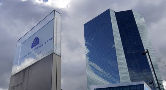 CS발 금융 패닉에도…ECB 또 빅스텝, 금리 0.5%P 올렸다 : 네이트 뉴스