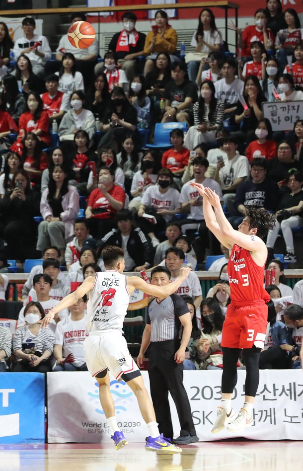 '변칙 작전' 프로농구 SK, KGC 꺾고 챔프전 2승2패 원점 : 네이트 스포츠