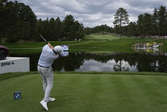 꼴찌로 진출한 키건 브래들리 PGA PO 2차전 선두 : 네이트 스포츠