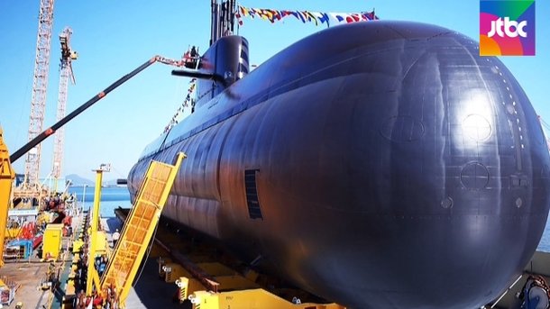 SLBM 수직발사관 6개…중형 잠수함 '안무함' 진수 : 네이트 뉴스