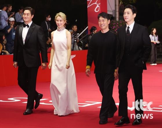 [28회 BIFF] 윤여정·김희선·송중기, 3일차 빛낼 '믿보배' 출격 : 네이트 연예