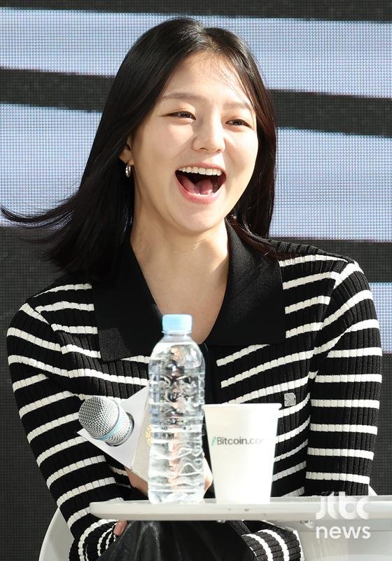 [28회 BIFF] 'LTNS' 이솜 "스킨십 장면, 안재홍이라서 편해" | 아이돌24시 : 네이트 연예