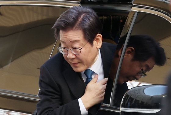 이재명 대표 피습 후 첫 재판 출석…공직선거법 위반 혐의 네이트 뉴스