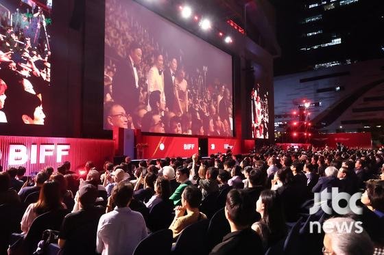 [30회 BIFF] 'OTT 영화제' 오명 벗는다…작정한 '30주년 축제' 시작(종합) : 네이트 연예