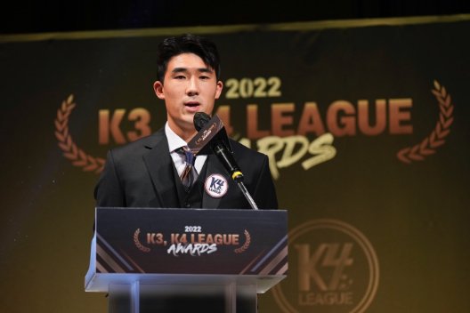 고양KH축구단, 시즌 우승에 이어 MVP·최우수 지도자 배출 '겹경사' : 네이트 뉴스