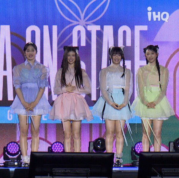 [K영상] 경복궁 수놓은 '4색 한복' 뉴진스, 하이브 vs 민희진 분쟁 후 첫 무대 : 네이트 뉴스