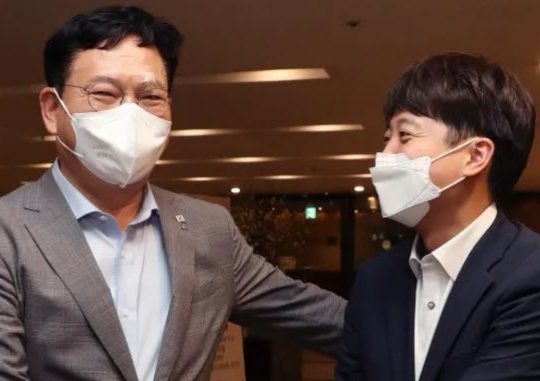 Lee Jun-seok Changes His Mind due to Opposition from His Party after ...