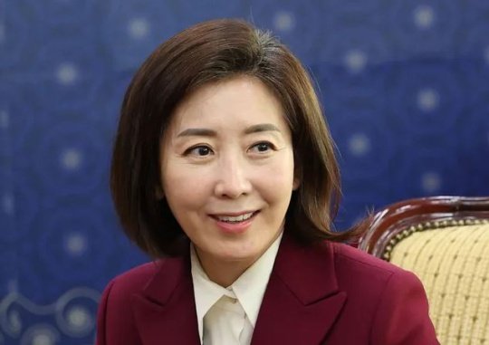 "They Tend to Think It Is Happier to Live Alone" Na Kyung-won ...
