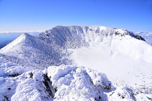 겨울 한라산 백록담 등반 "어렵다 어려워" 예약경쟁 치열 : 네이트 뉴스