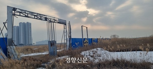 16년째 버려진 '2조원대 금싸라기' 인천 송도랜드마크시티[현장에서] : 네이트 뉴스