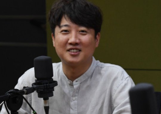 Lee Jun-seok, "President Yoon Seems to Think He's Suffering Because of ...