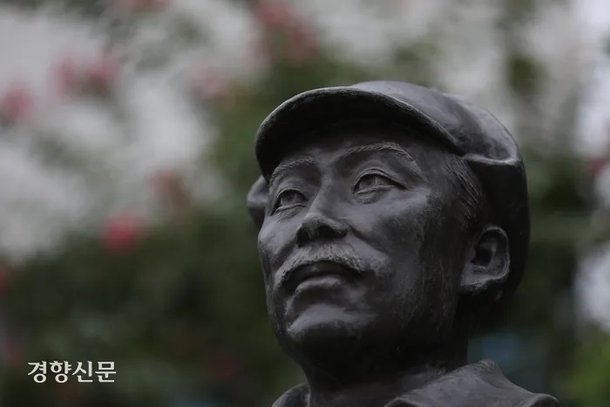 The person behind the removal of Hong Beom-do's statue from the ...