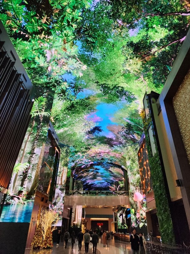 150m 디지털 거리·유리돔 워터파크…베일벗은 '인스파이어' : 네이트 뉴스